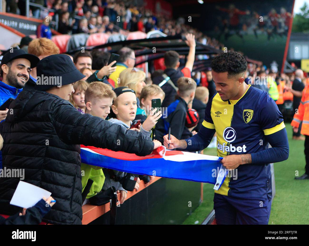 Fans signatures hi-res stock photography and images - Alamy