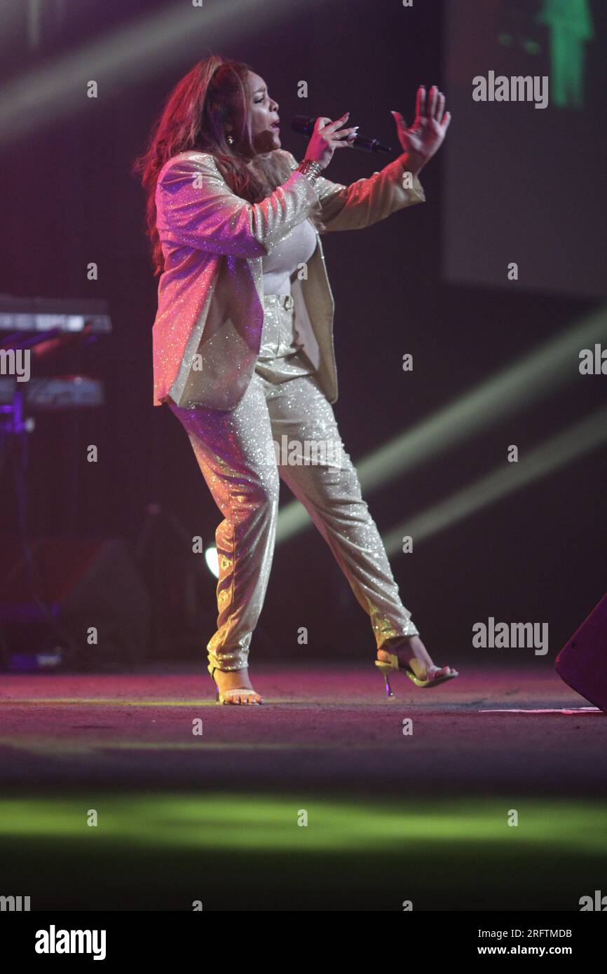 Les titres de jean claude gaspard retrouvent la scene hi-res stock ...