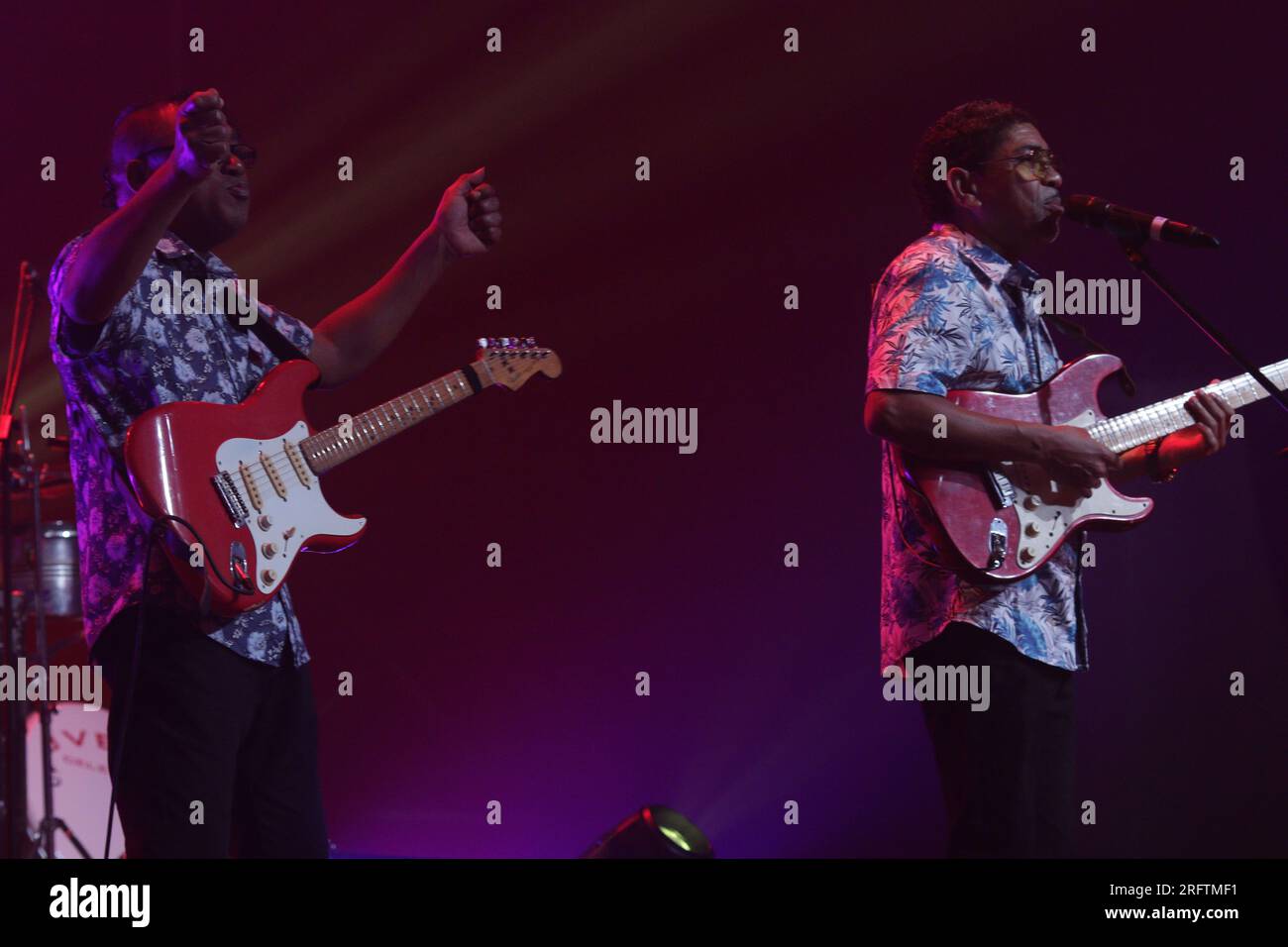 Les titres de jean claude gaspard retrouvent la scene hi-res stock ...