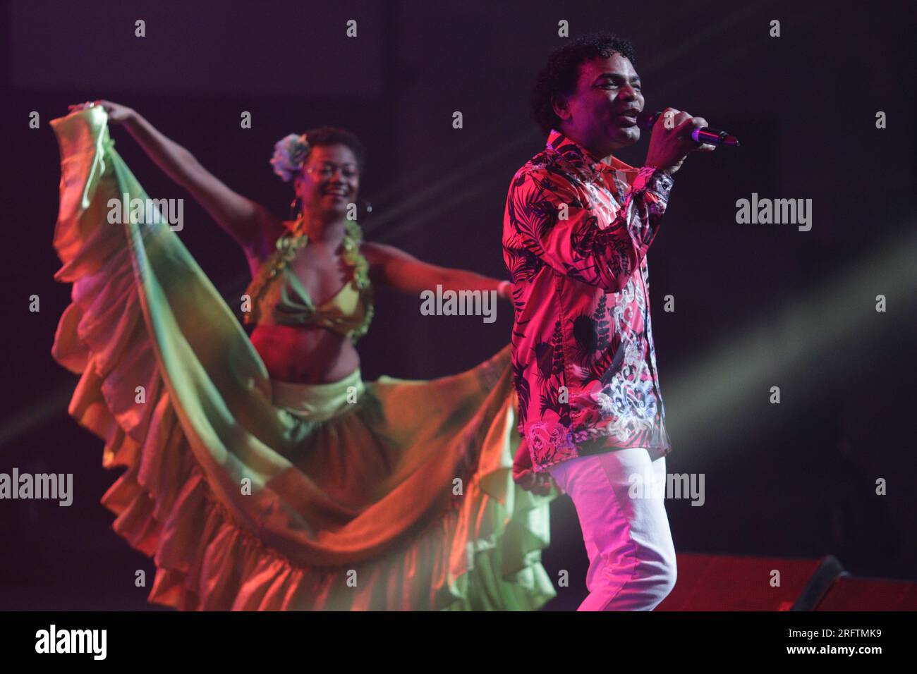 Les titres de jean claude gaspard retrouvent la scene hi-res stock ...