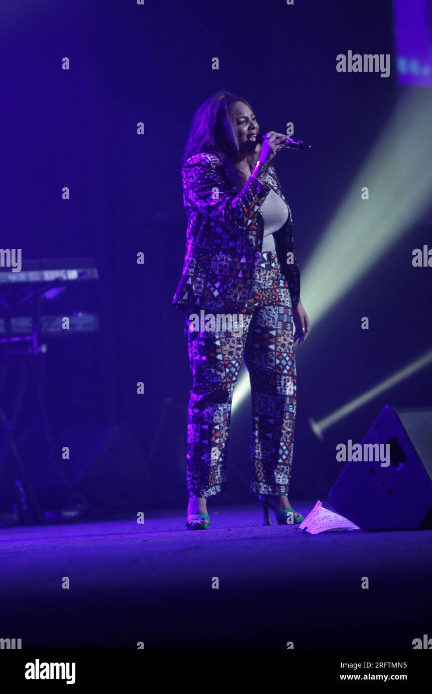 Les titres de jean claude gaspard retrouvent la scene hi-res stock ...