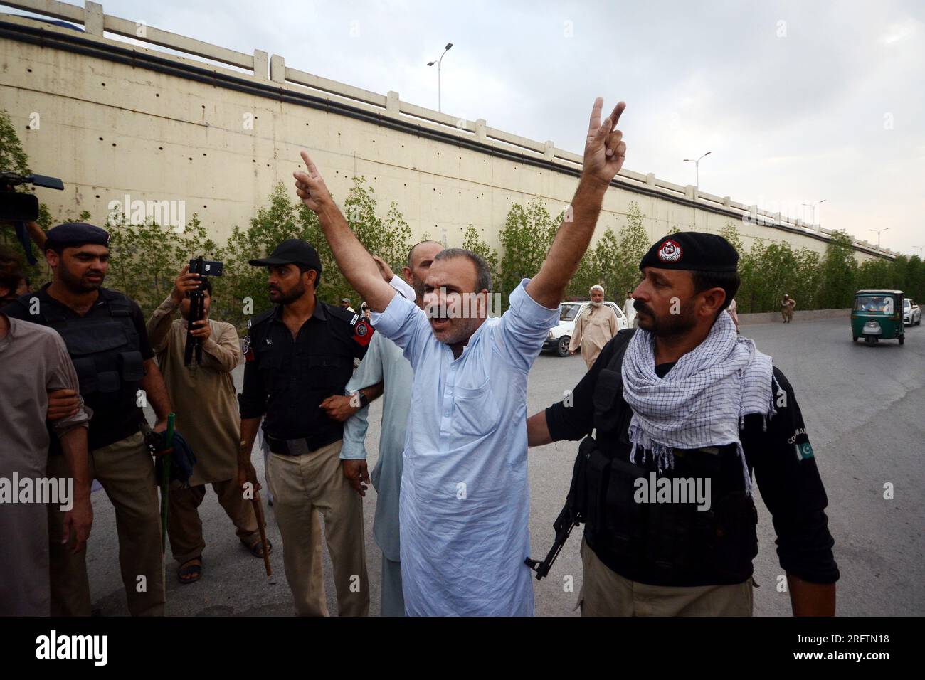 Peshawar, Peshawar, Pakistan. 5th Aug, 2023. Police detain a supporter ...