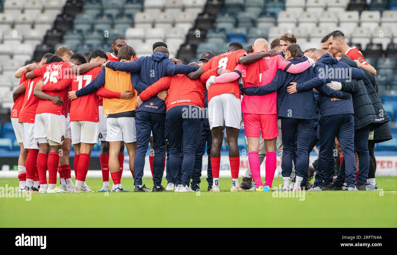 England squad huddle hi-res stock photography and images - Alamy