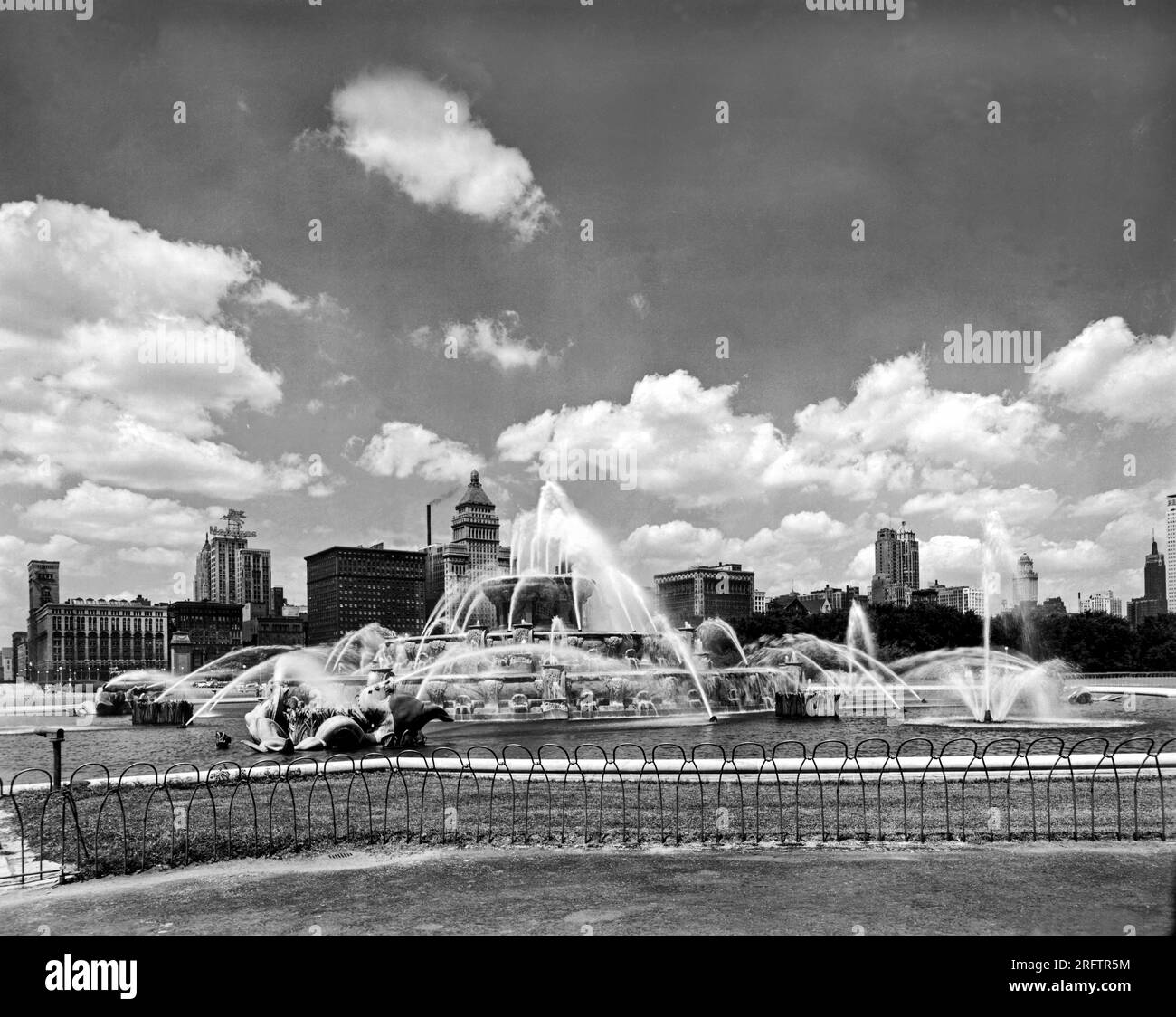 1950s park avenue Black and White Stock Photos & Images - Alamy