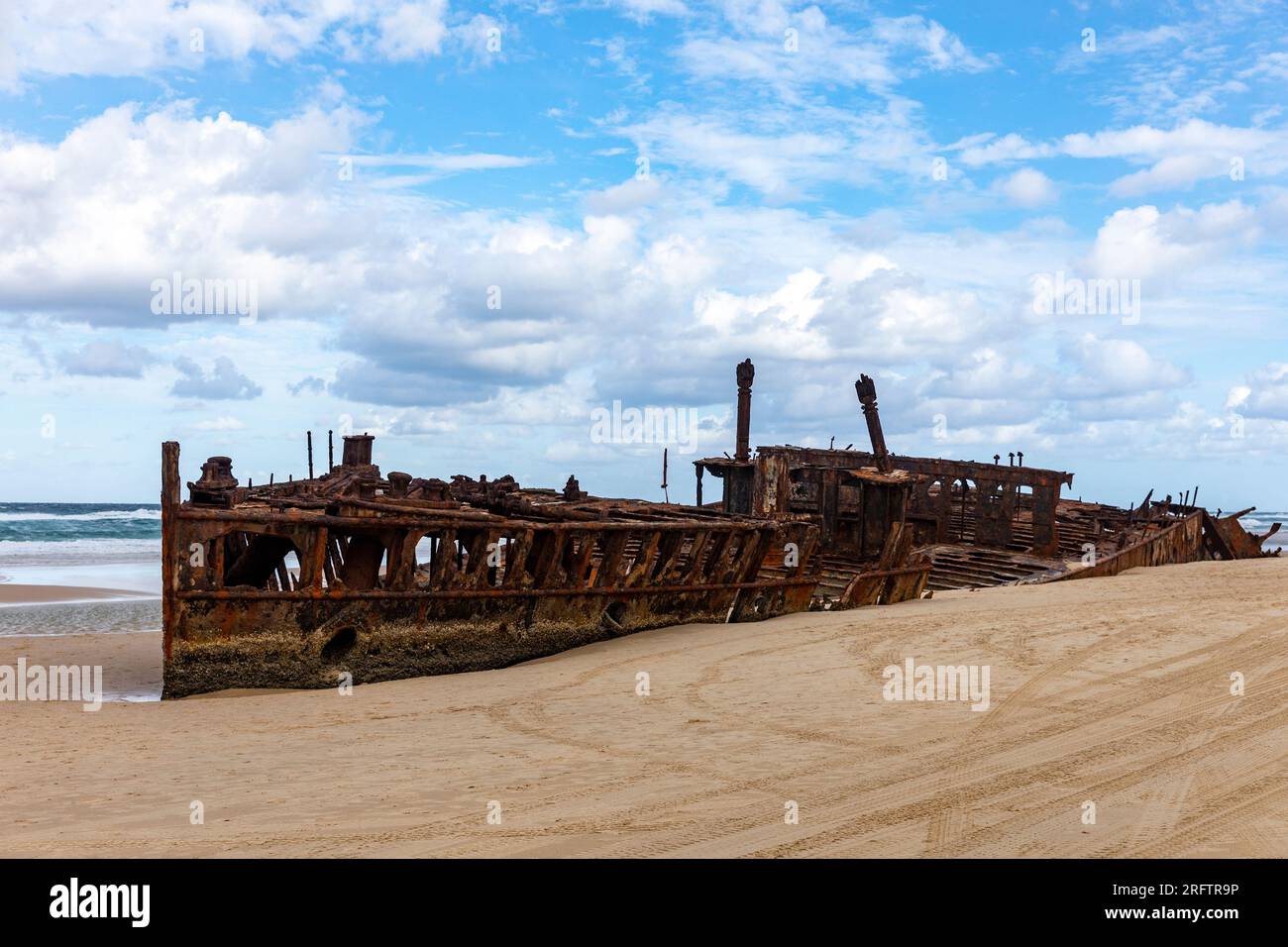 Fraser Island shipwreck, SS Maheno ocean liner ship wreck on 75 mile ...