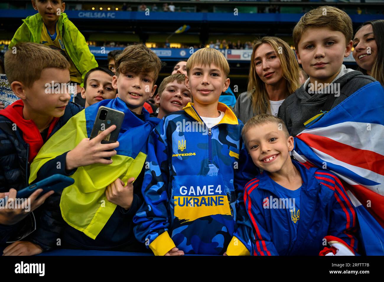 Footballer tracksuit hi-res stock photography and images - Alamy