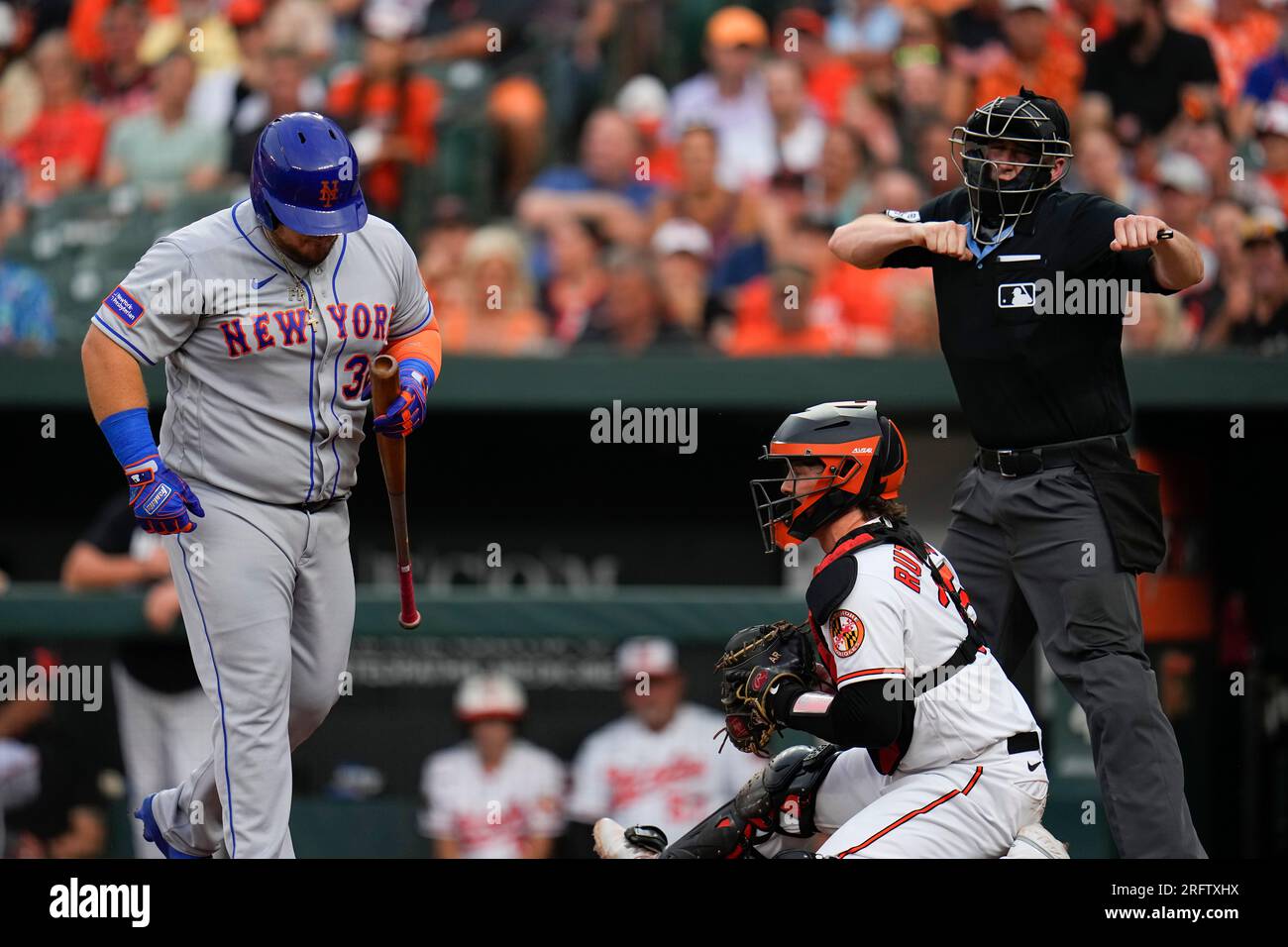 Home plate umpire Nic Lentz, right, gestures after New York Mets ...