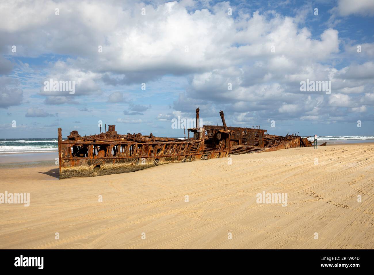 Fraser Island shipwreck, SS Maheno ocean liner ship wreck on 75 mile ...