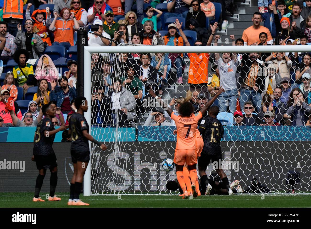 Netherlands' Lineth Beerensteyn (7) celebrates after teammate Jill ...