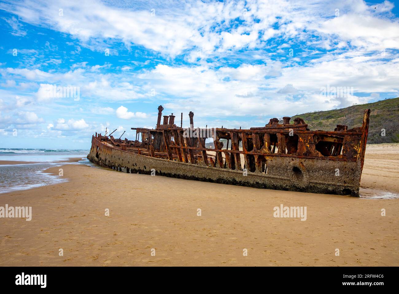 Fraser Island shipwreck, SS Maheno ocean liner ship wreck on 75 mile ...