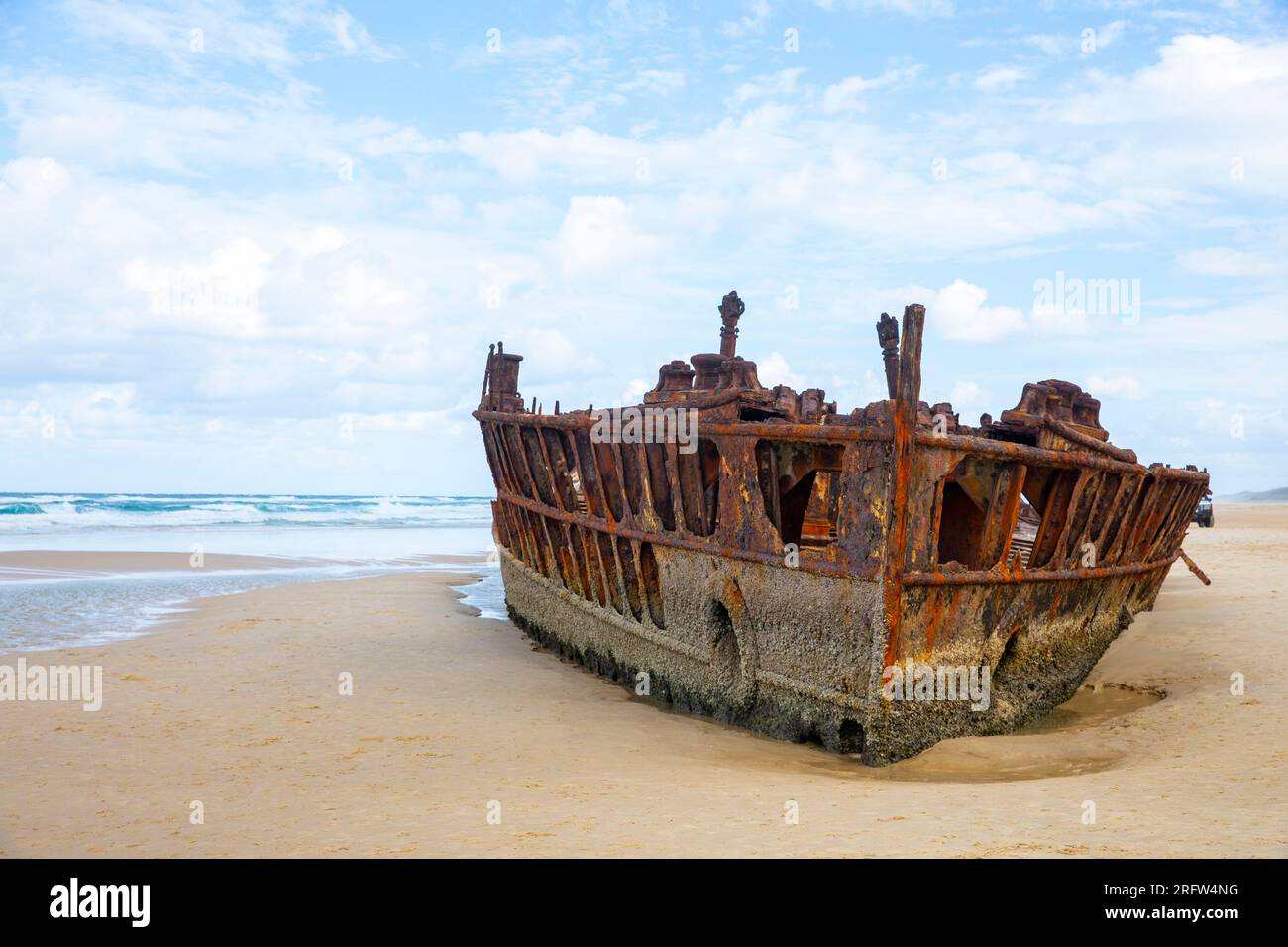Fraser Island shipwreck, SS Maheno ocean liner ship wreck on 75 mile ...