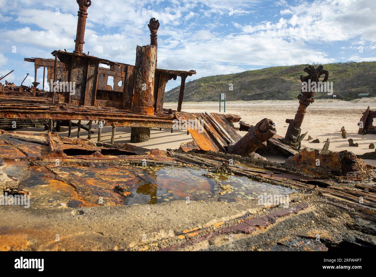 Fraser Island shipwreck, SS Maheno ocean liner ship wreck on 75 mile ...