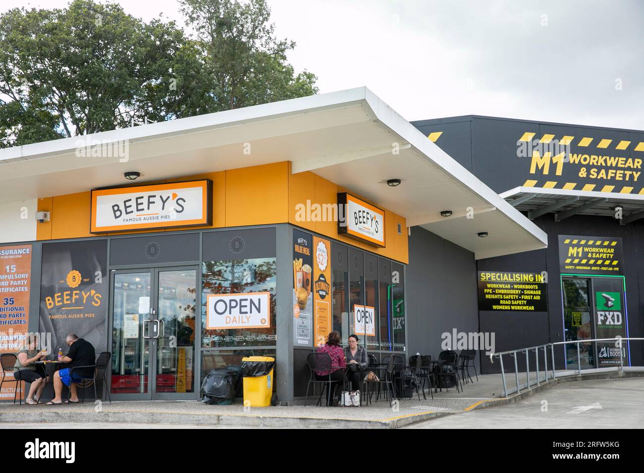 Beefys pie shop, australian pie shop Beefys in Gympie Queensland ...