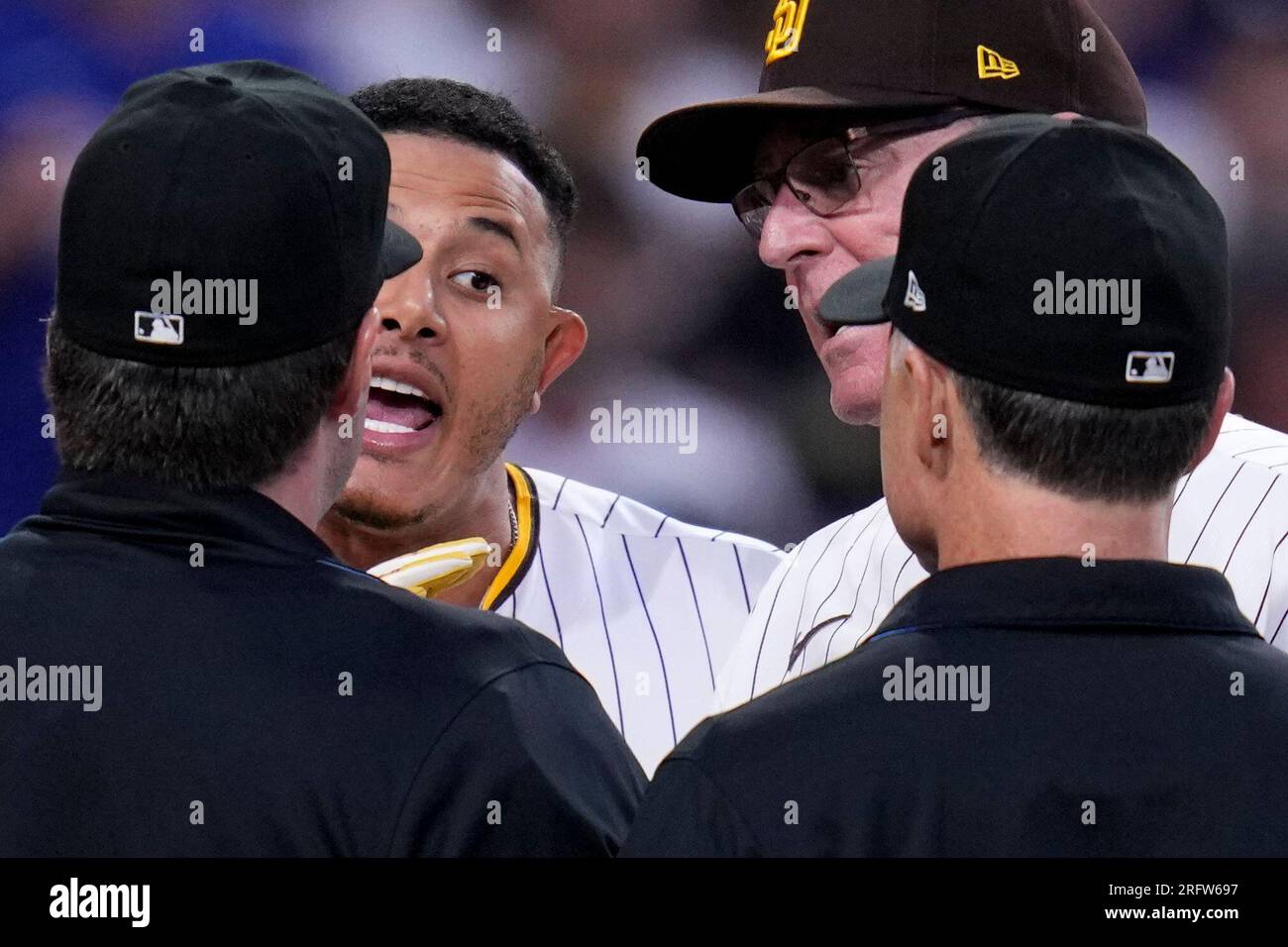 San Diego Padres manager Bob Melvin, second from right, and Manny ...