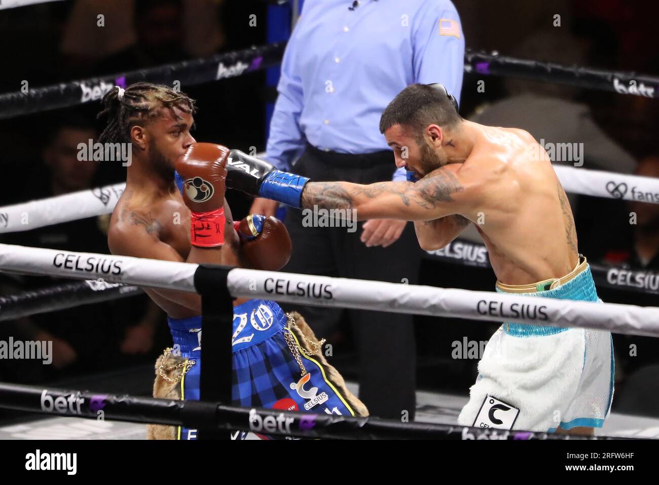 American airlines center boxing hi-res stock photography and images - Alamy