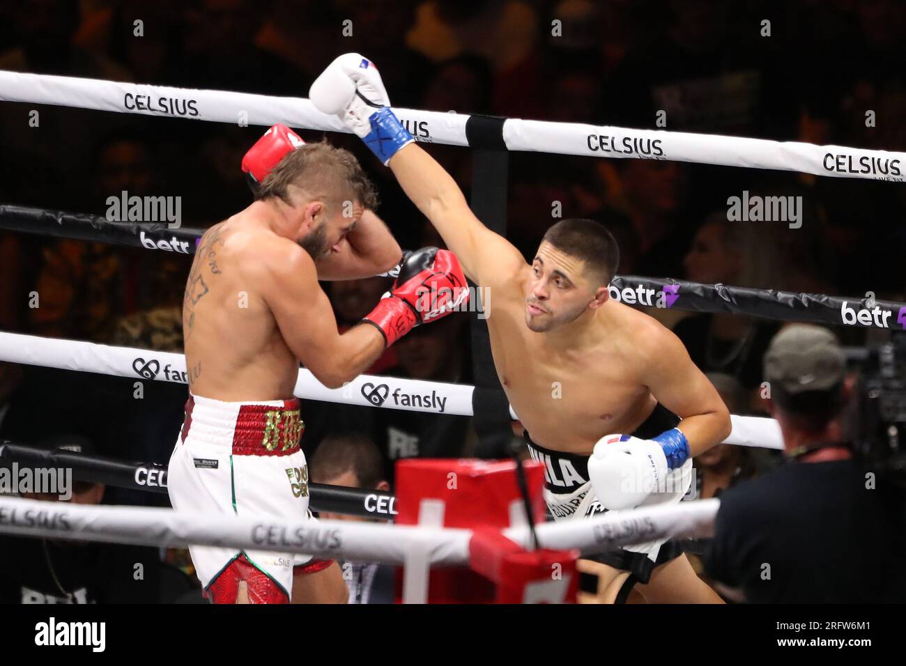 American airlines center boxing hi-res stock photography and images - Alamy