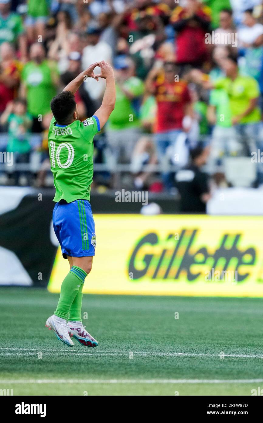 Seattle Sounders midfielder Nicolás Lodeiro (10) makes a heart after ...