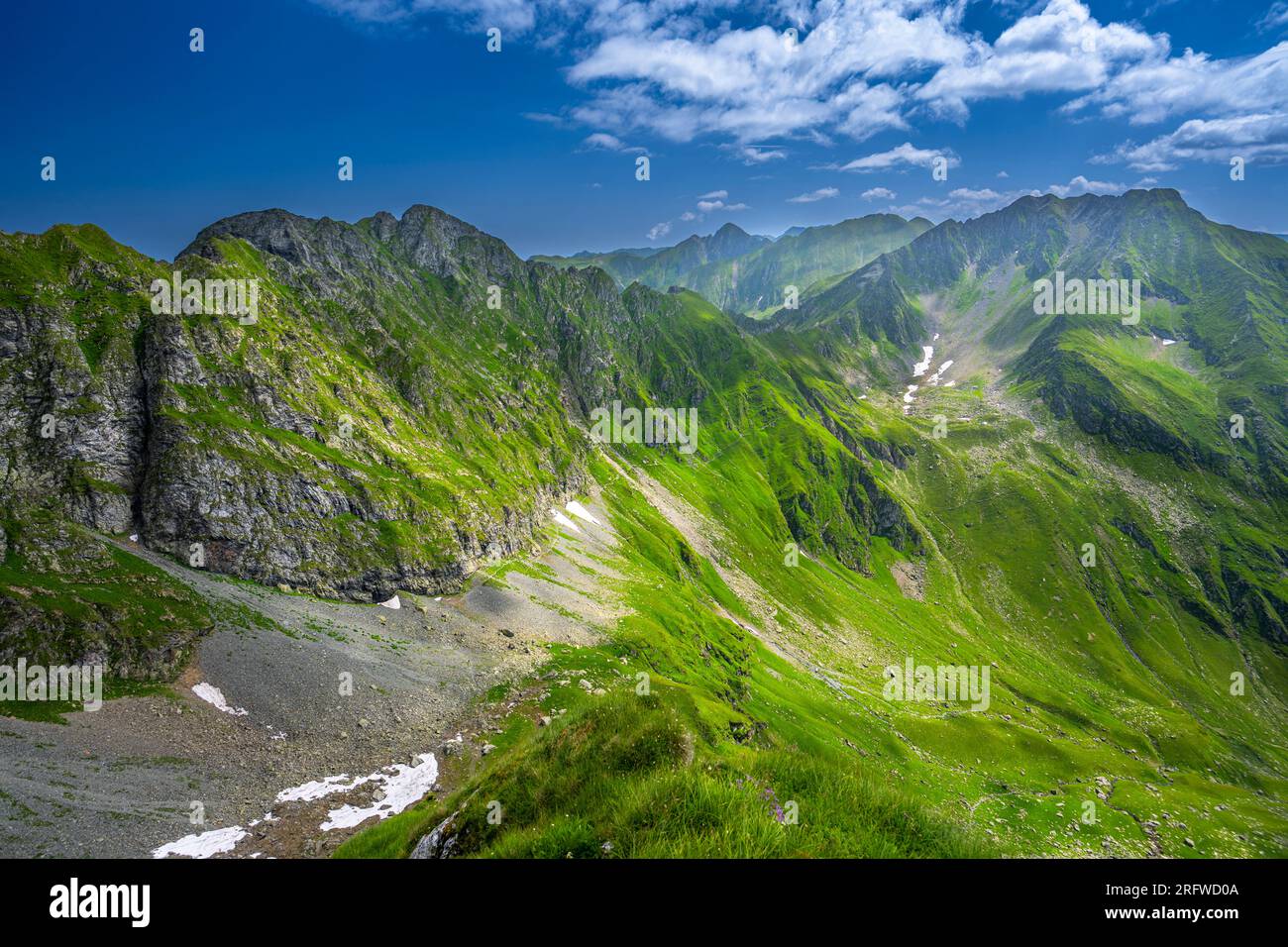 Road balea lac hi-res stock photography and images - Alamy