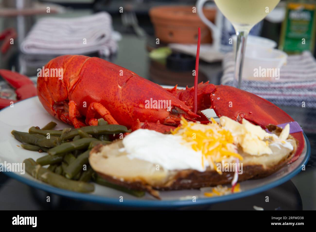 Live lobster cooked hi-res stock photography and images - Alamy