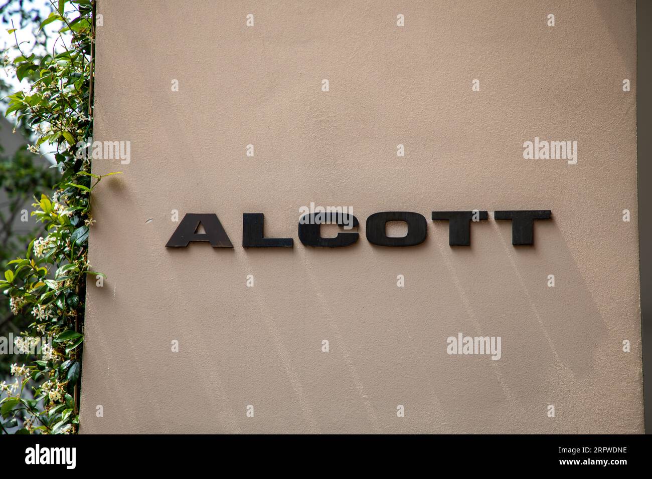 Milan , Italy - 07 29 2023 : Alcott logo brand and text sign front ...