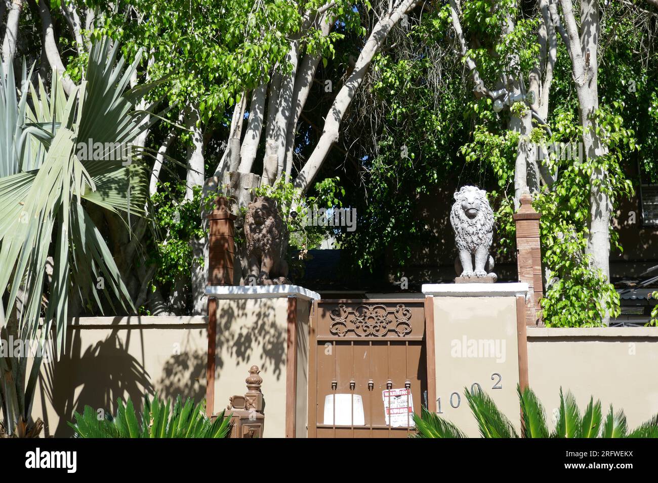 Beverly Hills, California, USA 5th August 2023 Lion Statues at Home on ...