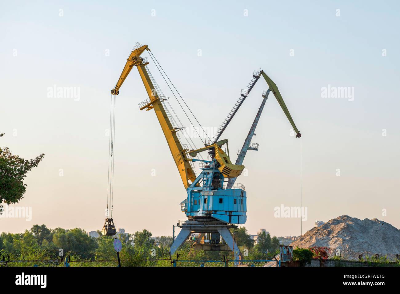 Cranes unloading sand hi-res stock photography and images - Alamy
