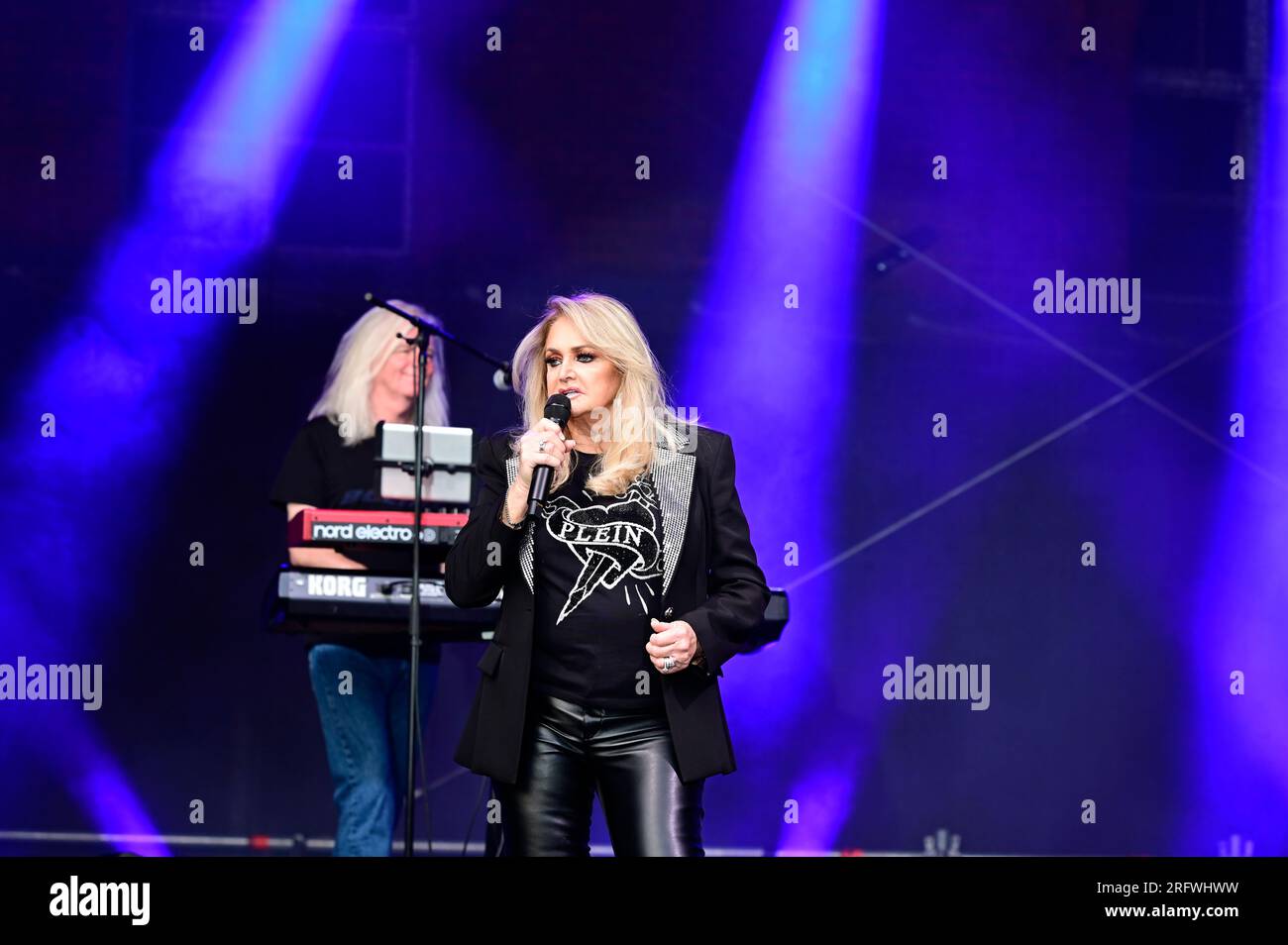Bonnie Tyler live beim Konzert der Between The Earth & The Stars Tour ...