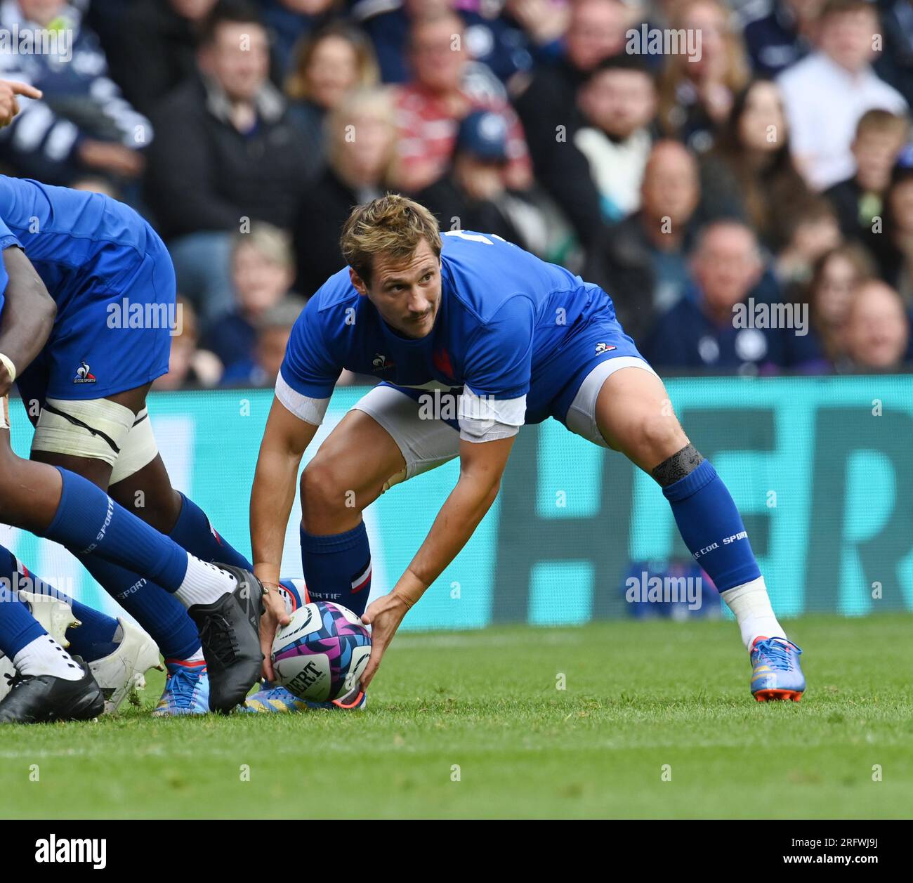 Scrum half baptiste serin hi-res stock photography and images - Alamy