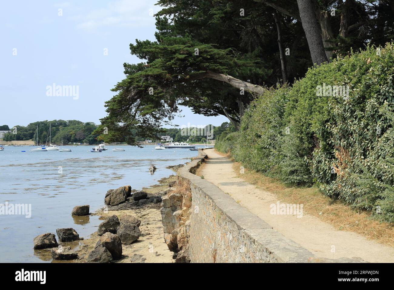 Coastal footpath (GR34) opposite Ile de Boedic looking towards Roguedas ...