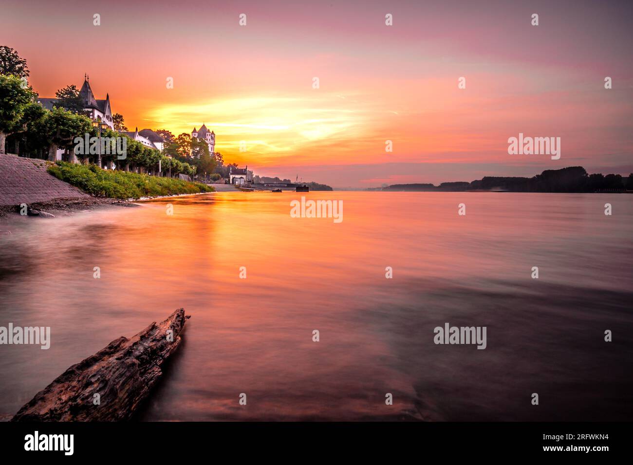 Eltville am Rhein, beautiful historic village in Germany right on the ...