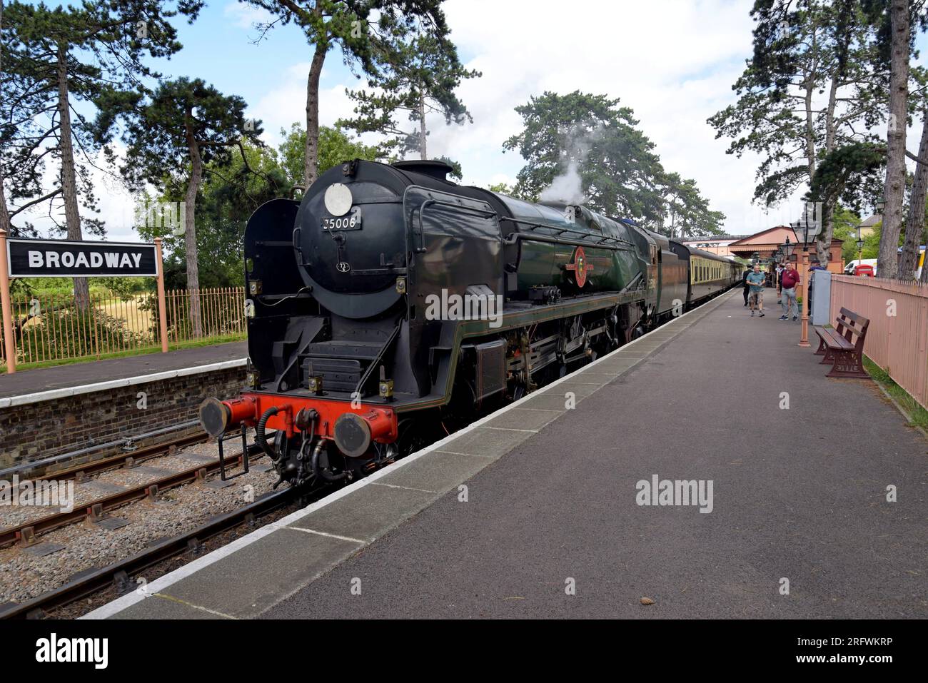 Ex Southern Railway Merchant Navy Class steam loco 35006 Peninsular ...