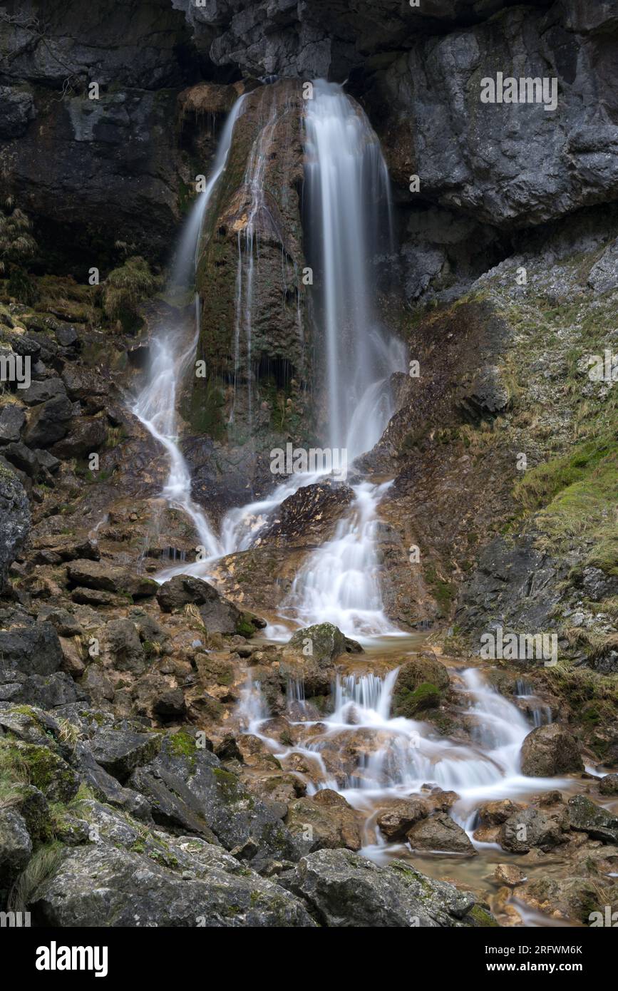 Waterfall at limestone hi-res stock photography and images - Alamy