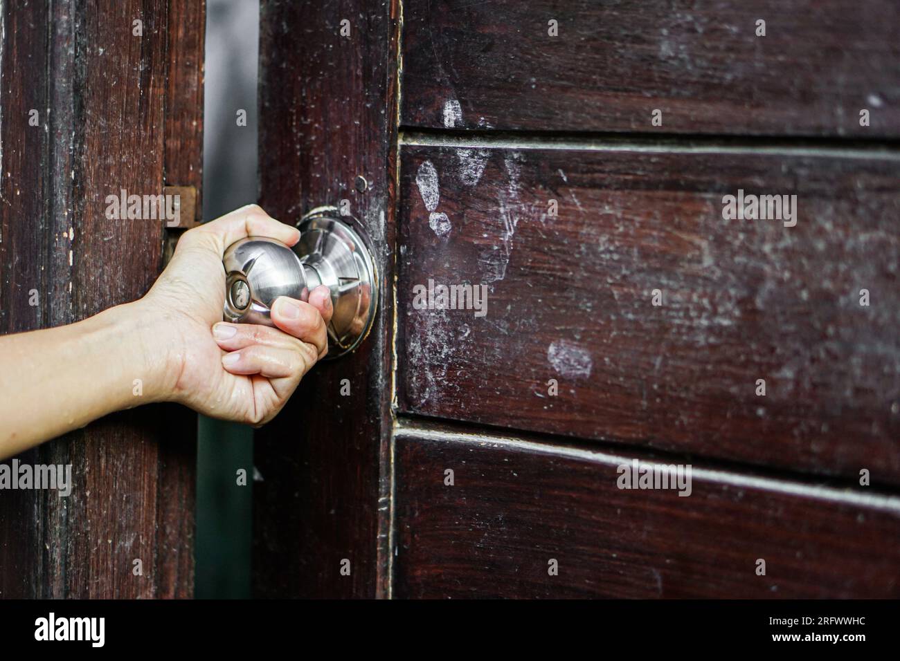 Opening office doors hi-res stock photography and images - Alamy