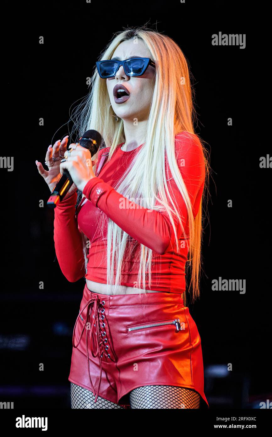 Ava max live concert hi-res stock photography and images - Alamy