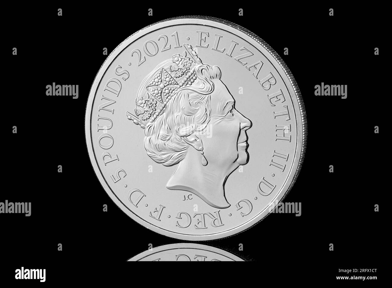 £5 coin featuring the 5th coin portrait of Queen Elizabeth II by Jody ...