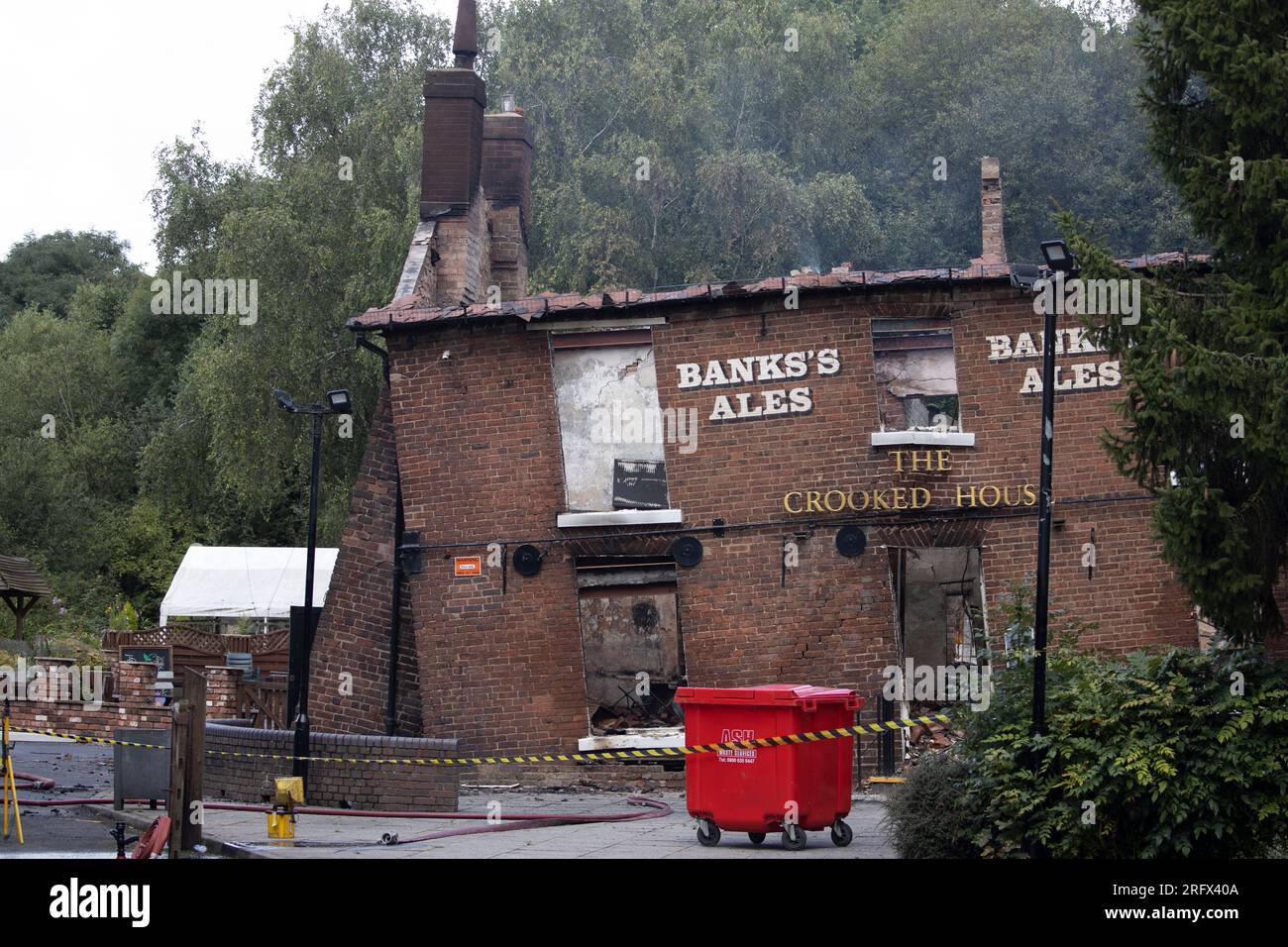 Police investigation crooked house hi-res stock photography and images - Alamy