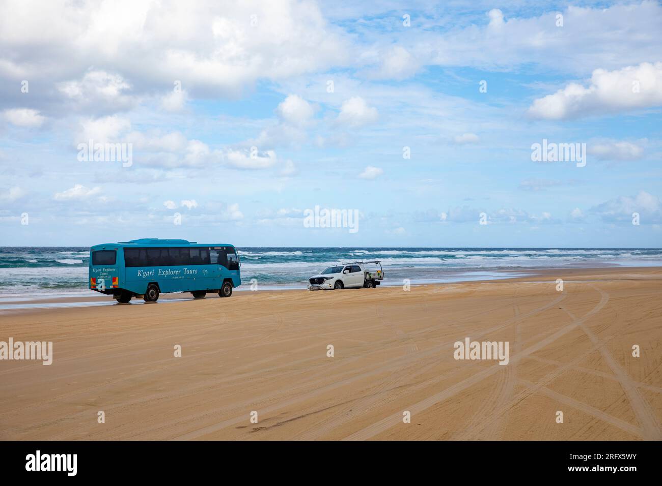 75 mile beach on Fraser Island K'gari with explorer tour bus and 4WD ...