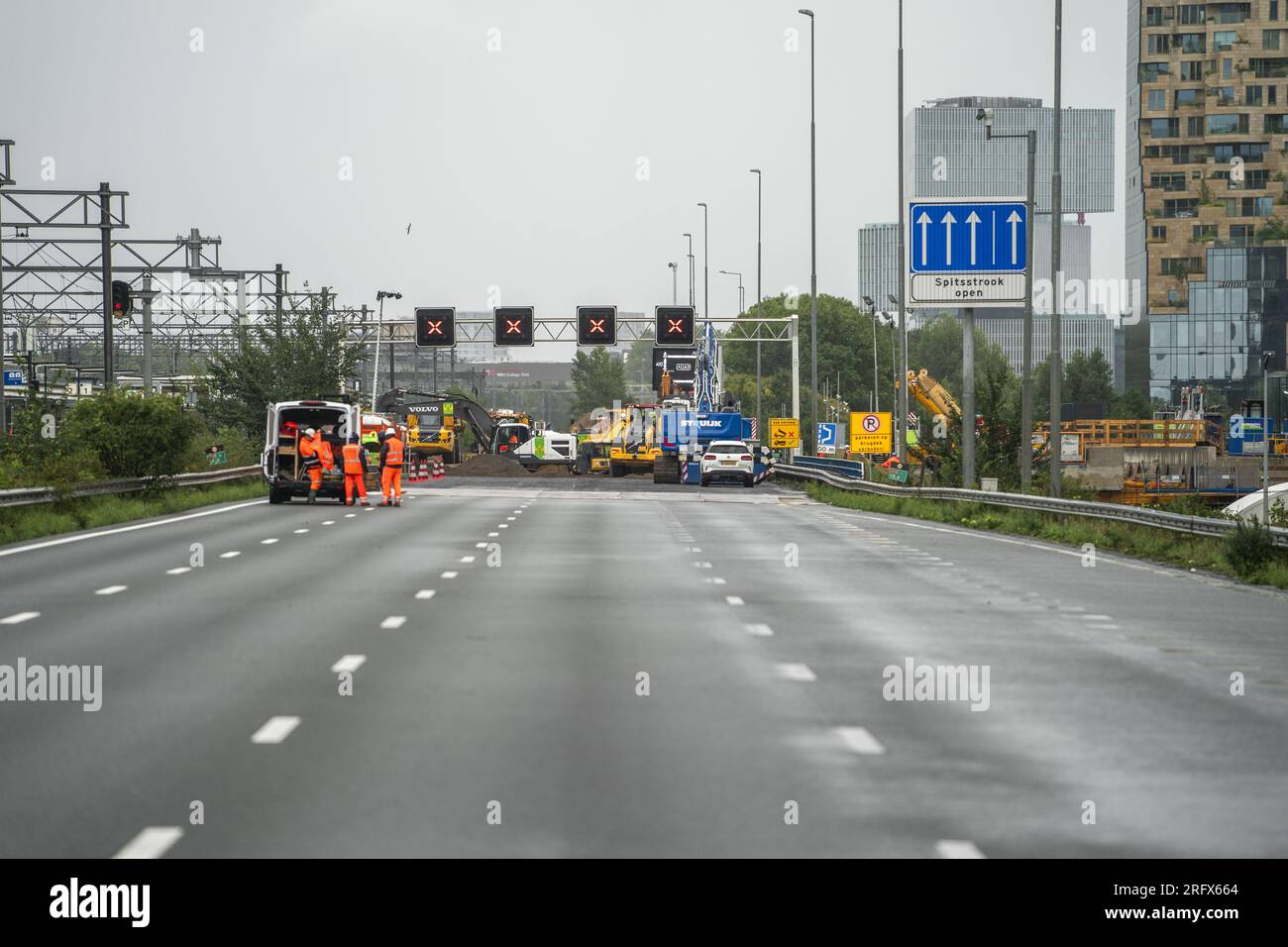 AMSTERDAM - Work on the A10 motorway. The A10 and A4 motorways and a ...