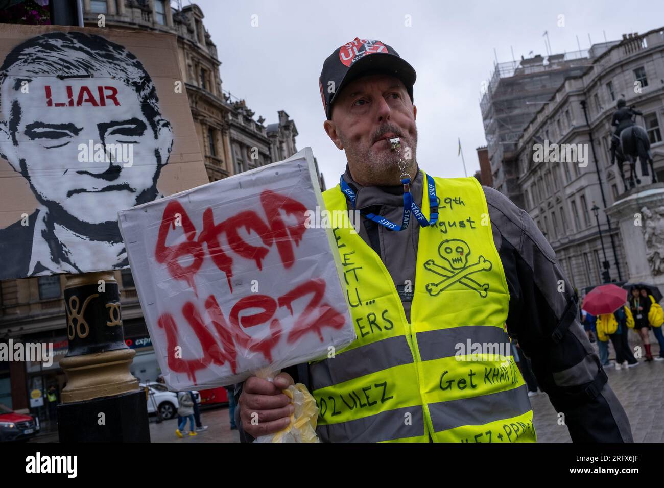 Stop the ulez hi-res stock photography and images - Alamy