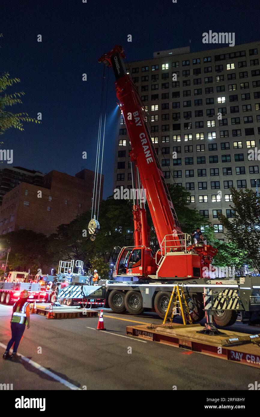 New York, NY, USA. 6th Aug, 2023. Contracted Rigging Crews use a ...
