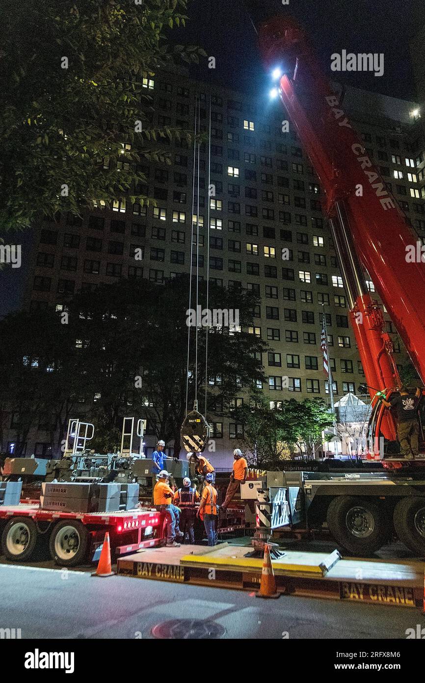 New York, NY, USA. 6th Aug, 2023. Contracted Rigging Crews use a ...
