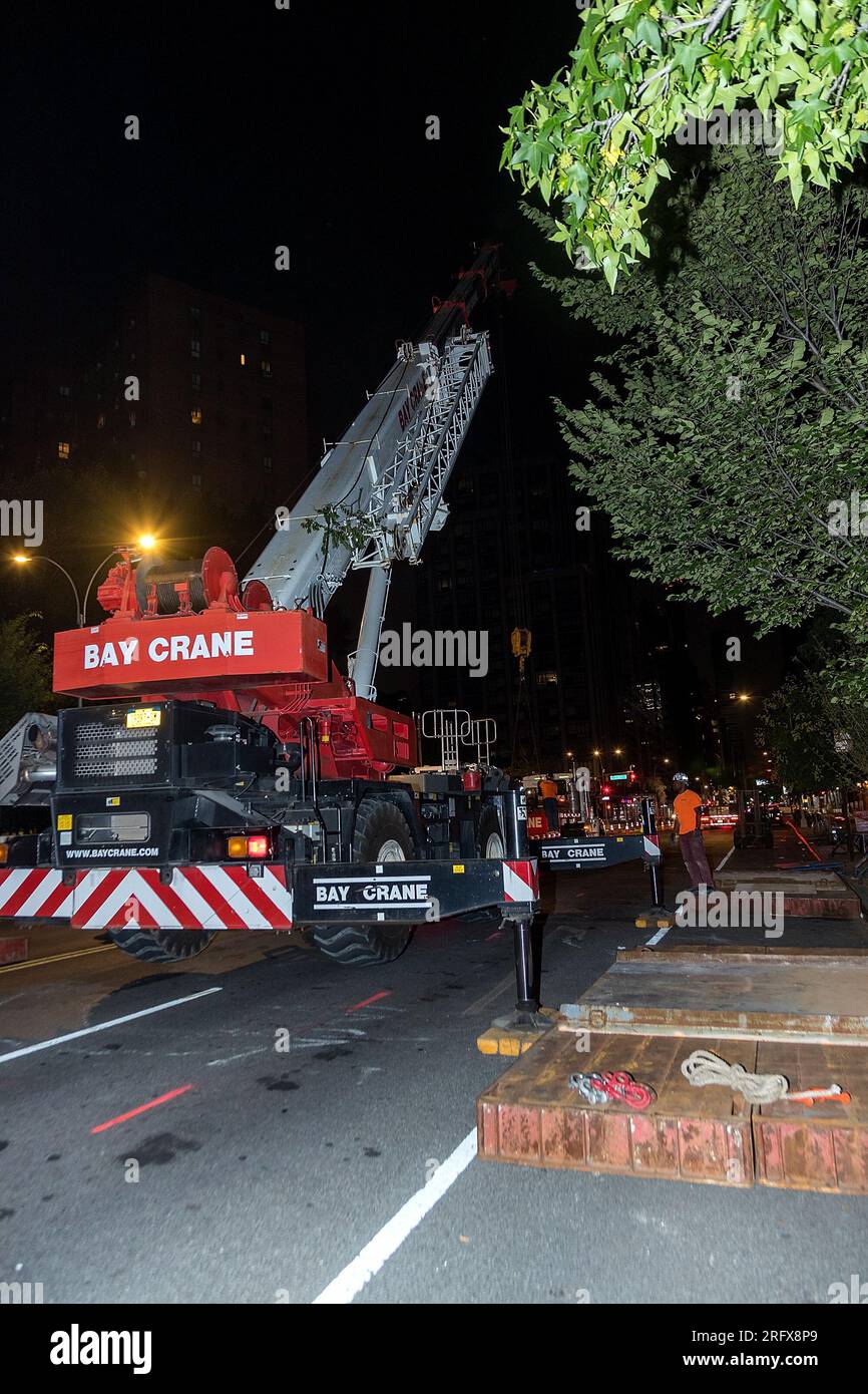 New York, NY, USA. 6th Aug, 2023. Contracted Rigging Crews use a ...