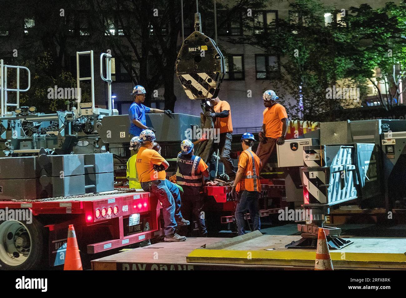 New York, NY, USA. 6th Aug, 2023. Contracted Rigging Crews use a ...