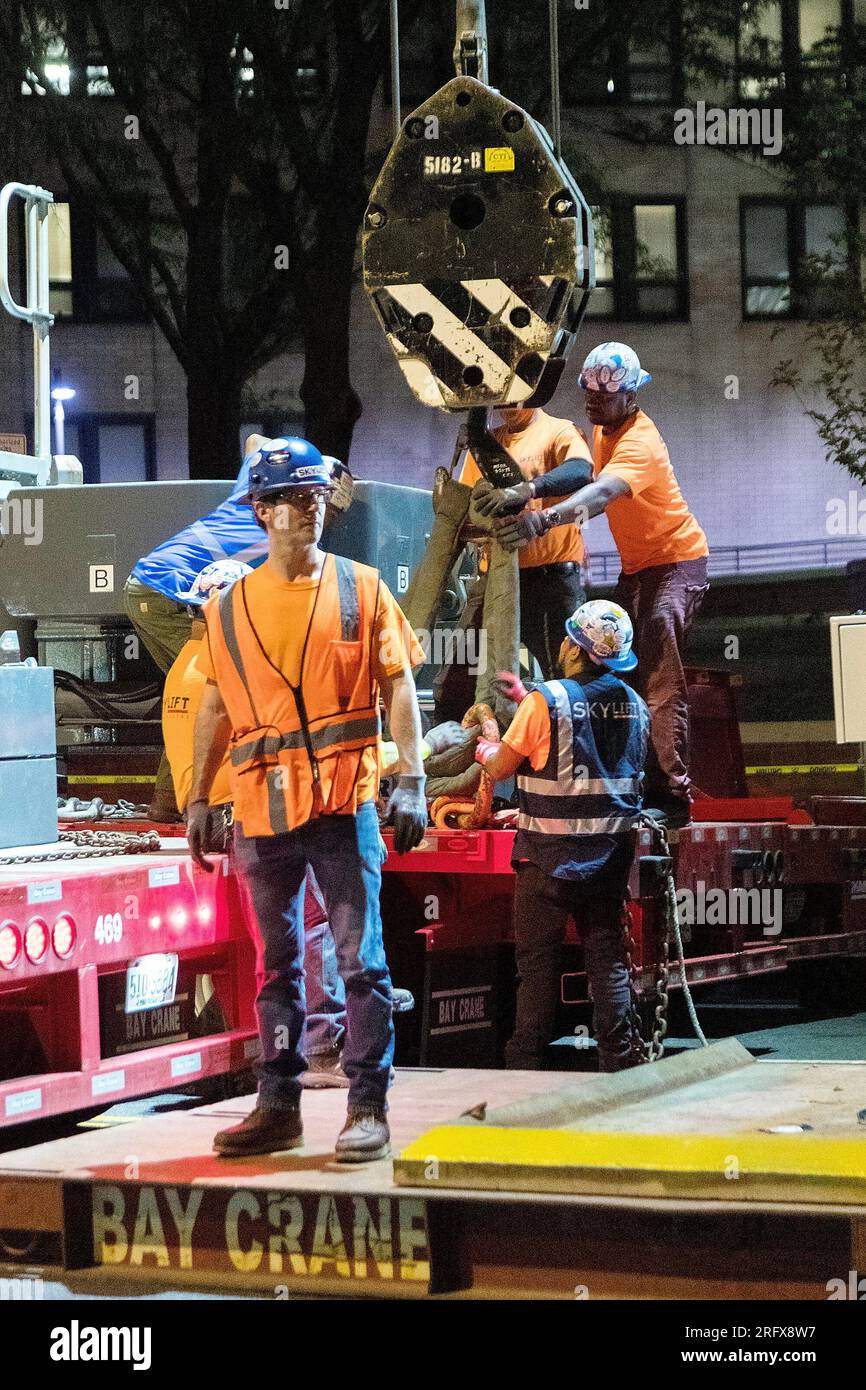 New York, NY, USA. 6th Aug, 2023. Contracted Rigging Crews use a ...