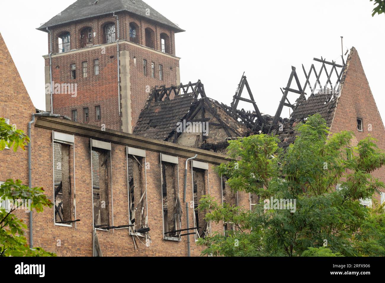 Potsdam, Germany. 06th Aug, 2023. Charred wooden beams can be seen on ...