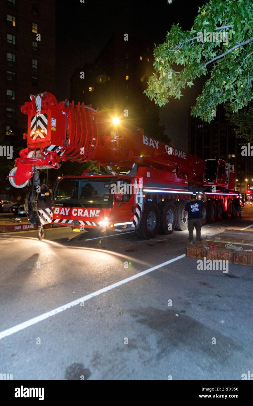 New York, NY, USA. 6th Aug, 2023. Contracted Rigging Crews use a ...