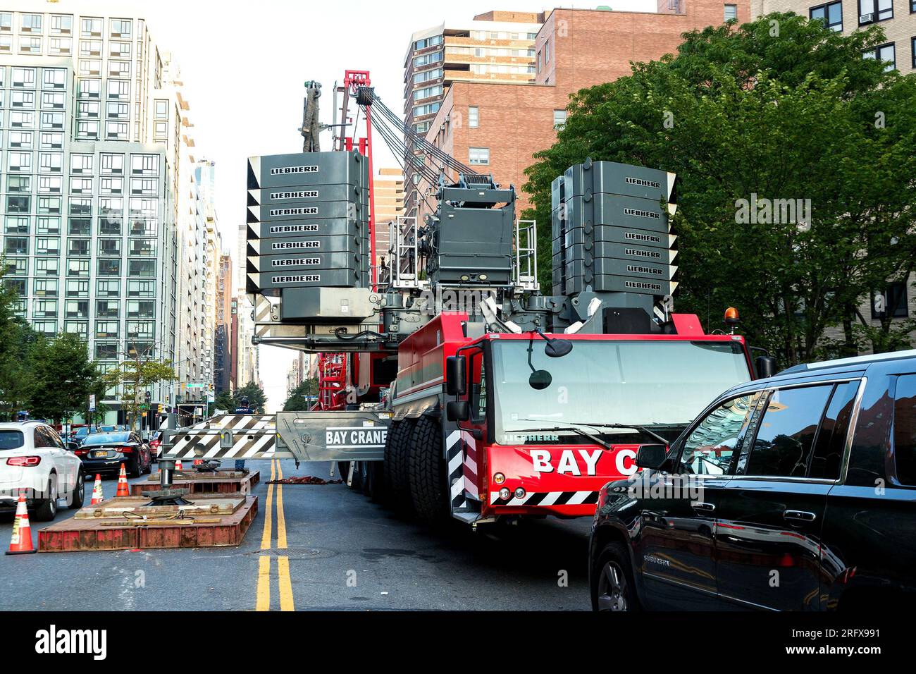 New York, NY, USA. 6th Aug, 2023. Contracted Rigging Crews use a ...