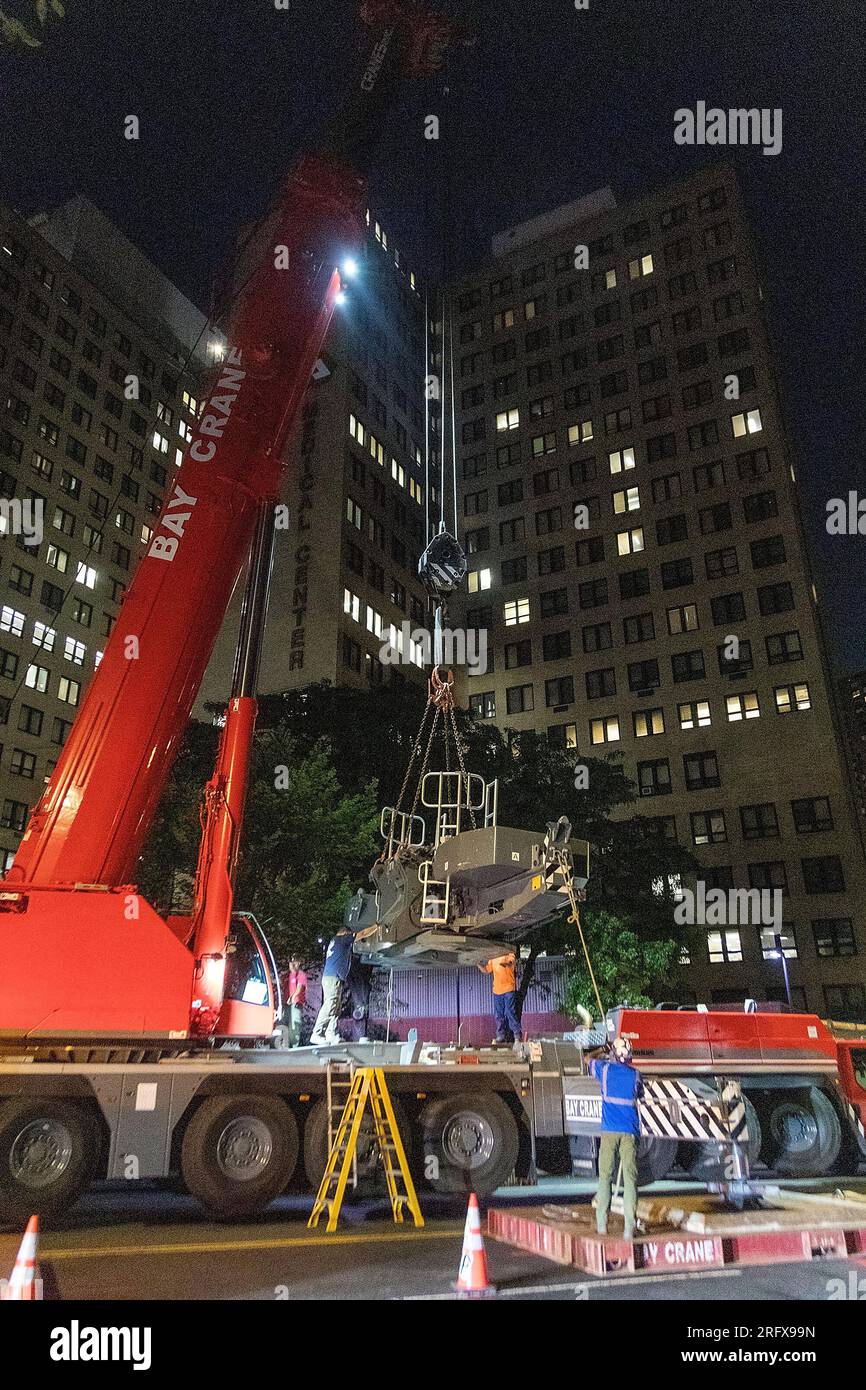 New York, NY, USA. 6th Aug, 2023. Contracted Rigging Crews use a ...