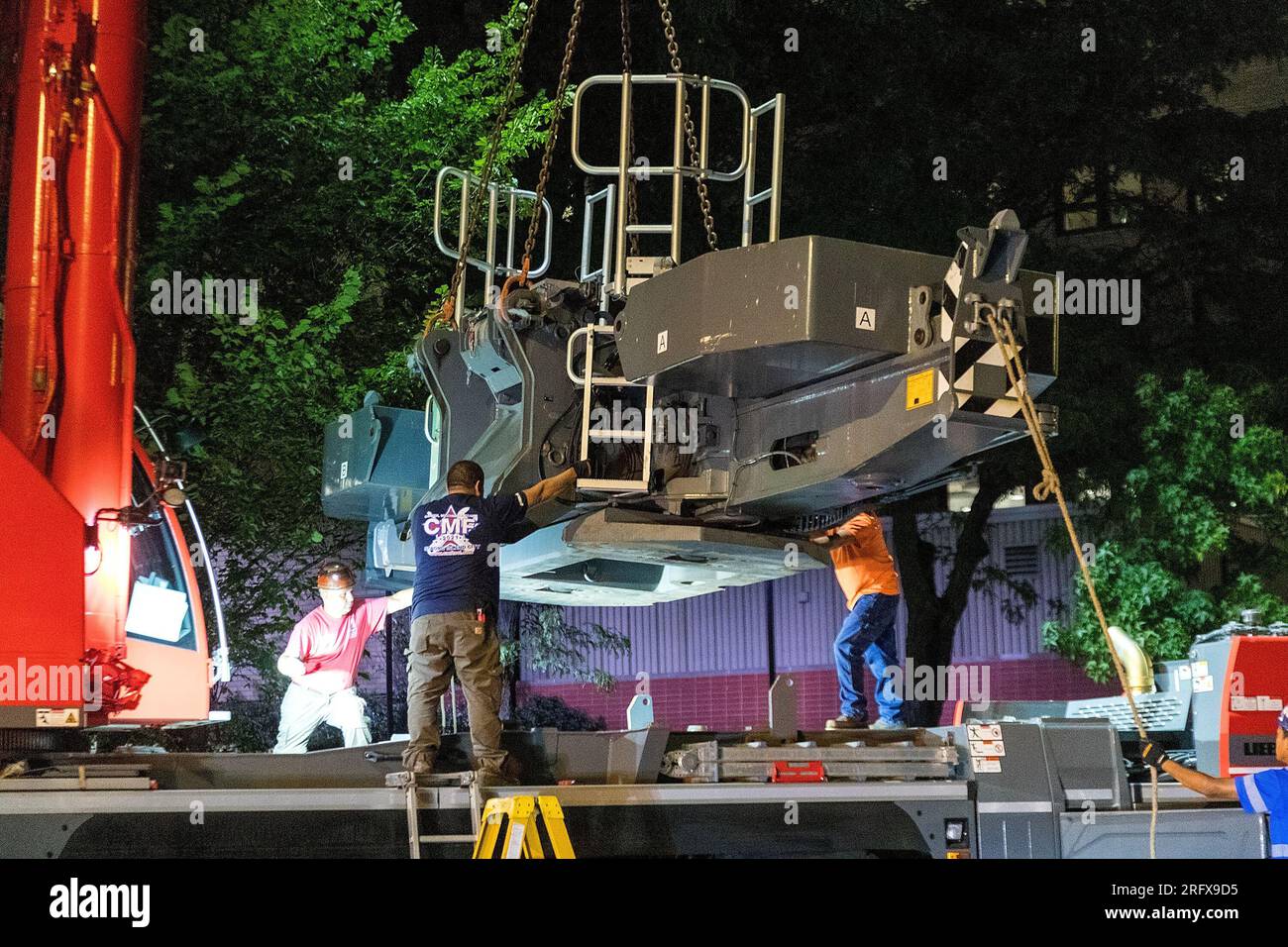 New York, NY, USA. 6th Aug, 2023. Contracted Rigging Crews use a ...