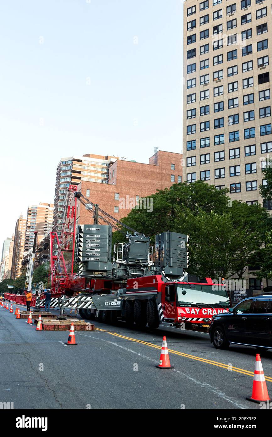 New York, NY, USA. 6th Aug, 2023. Contracted Rigging Crews use a ...